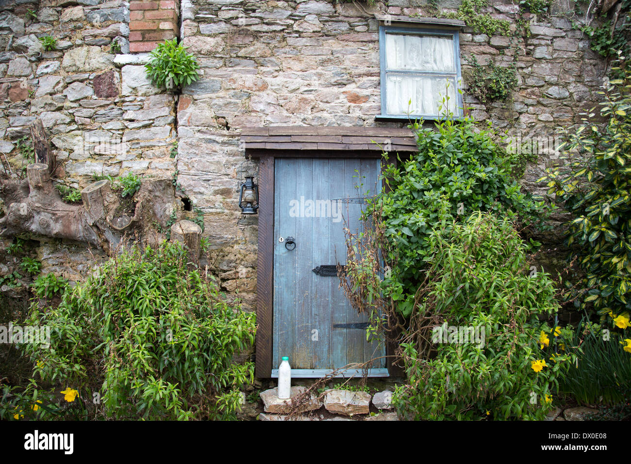 Brick garden wall door hi-res stock photography and images - Alamy