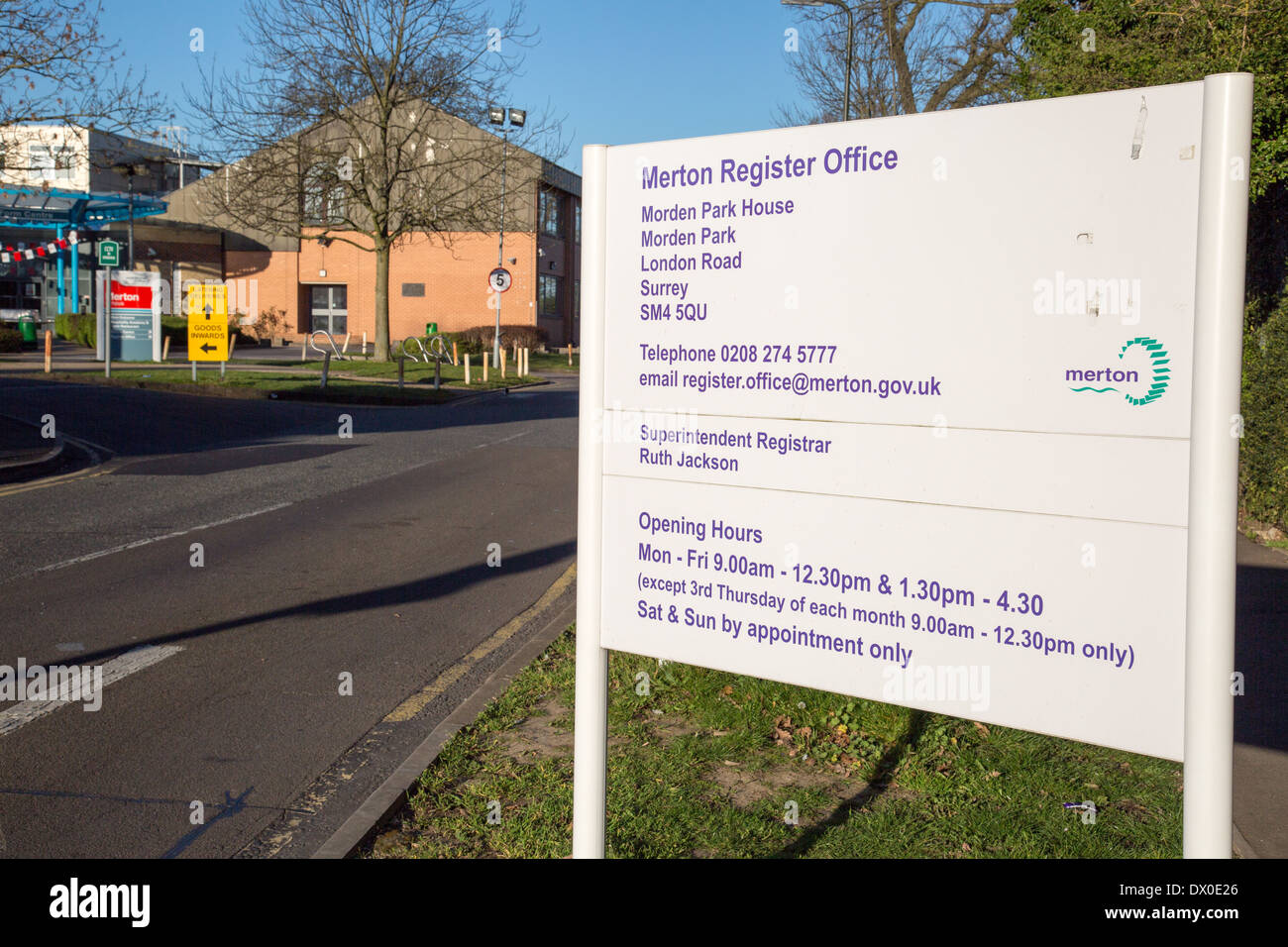 Register office sign hi-res stock photography and images - Alamy