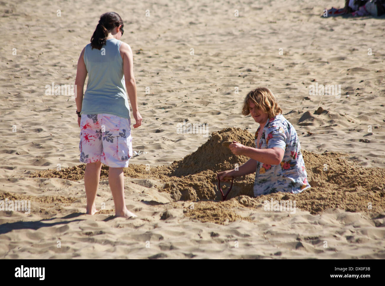 Man digging a hole hi-res stock photography and images - Alamy