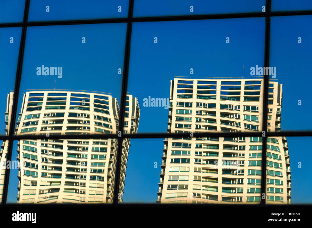 Two skyscrapers hi-res stock photography and images - Alamy