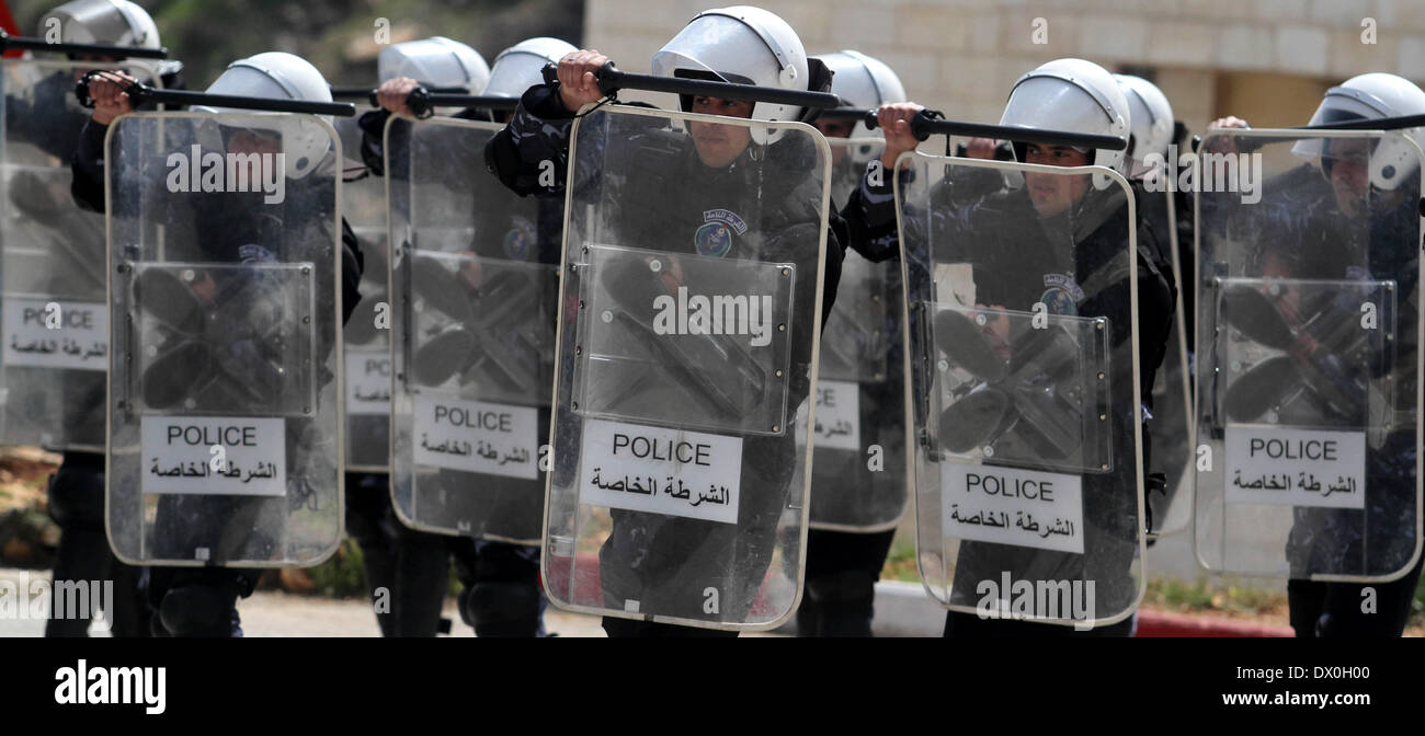 Ramallah, West Bank, Palestinian Territory. 16th Mar, 2014. Palestinian ...