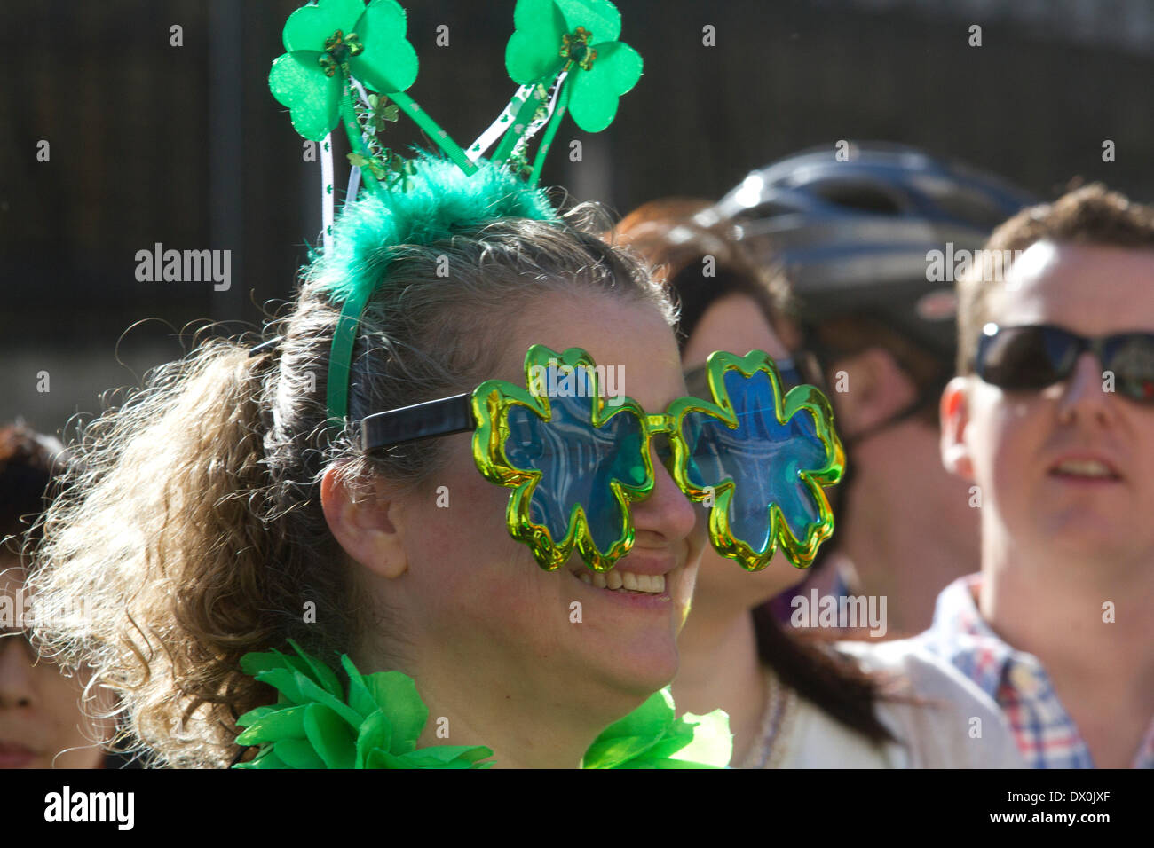 London woman shamrock hi-res stock photography and images - Alamy