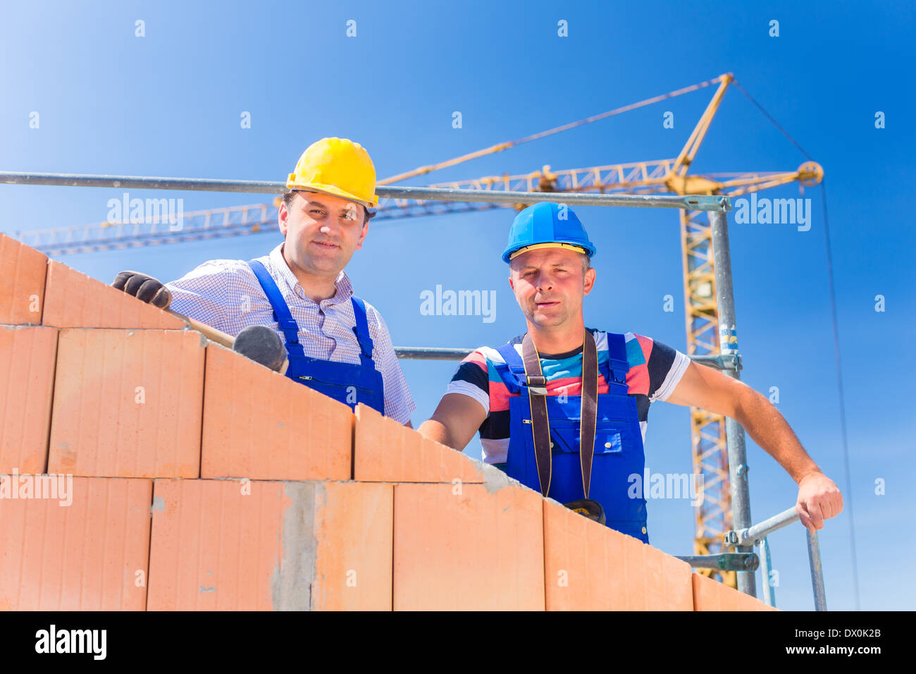 Bricklayer laying bricks construction house hi-res stock photography ...