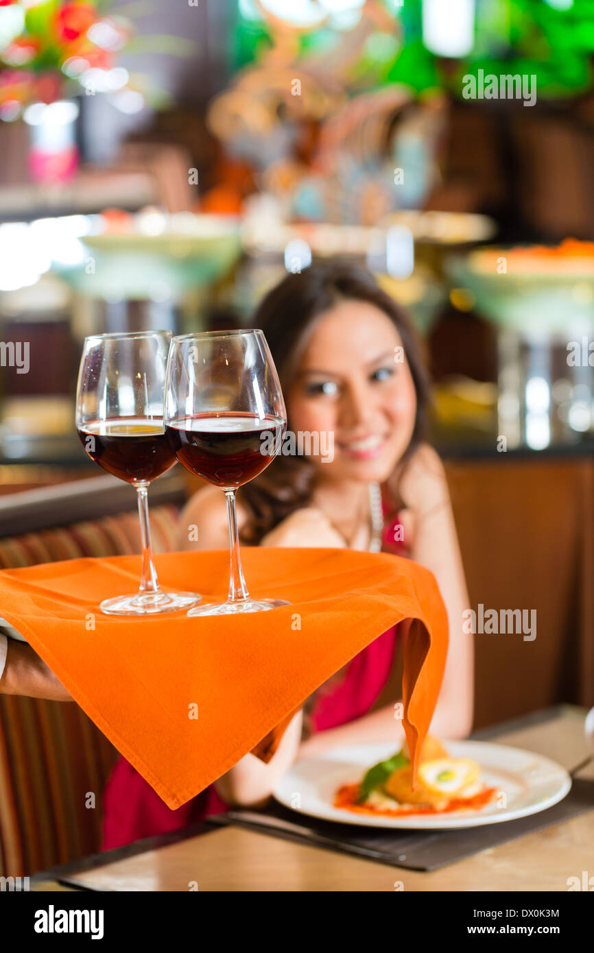 Fancy service and waiter hi-res stock photography and images - Alamy