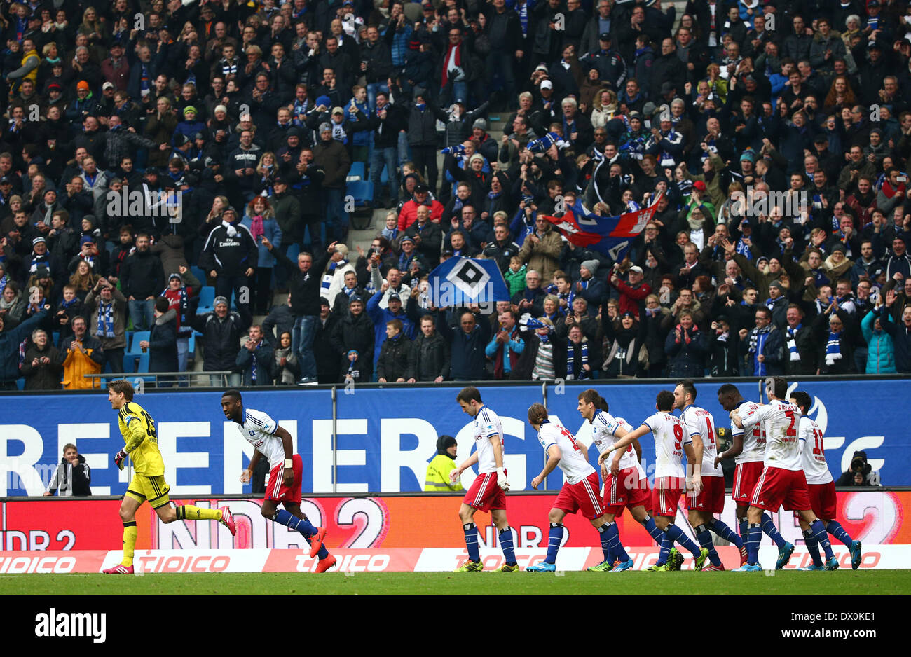 Hamburg, Germany. 16th Mar, 2014. Hamburg's goalkeeper Rene Adler (L ...
