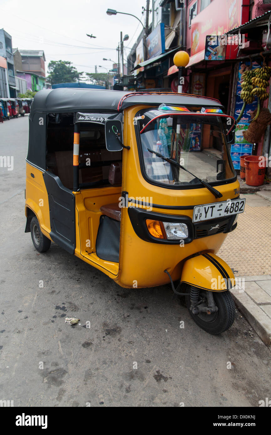 Work rickshaw auto hi-res stock photography and images - Alamy
