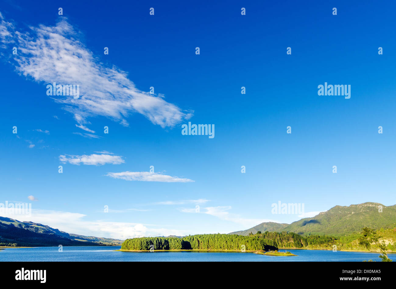 Blue lake setting hi-res stock photography and images - Alamy