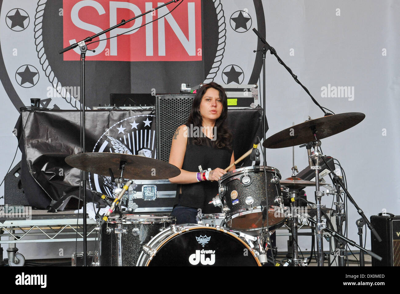 Warpaint band hi-res stock photography and images - Alamy