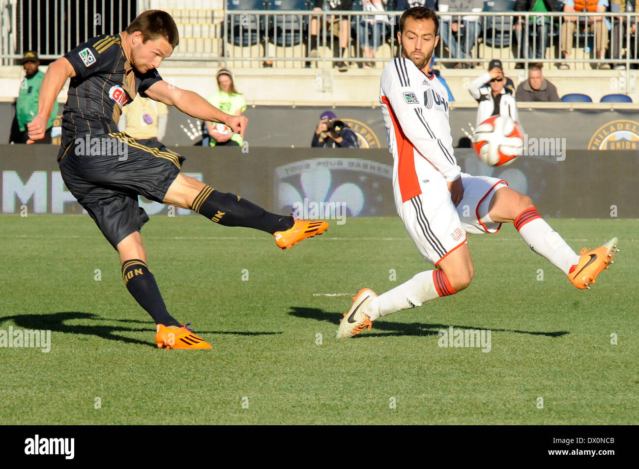 Soccer action shot hi-res stock photography and images - Alamy