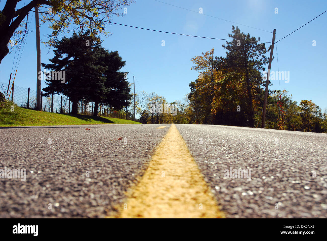 Country road perspective hi-res stock photography and images - Alamy