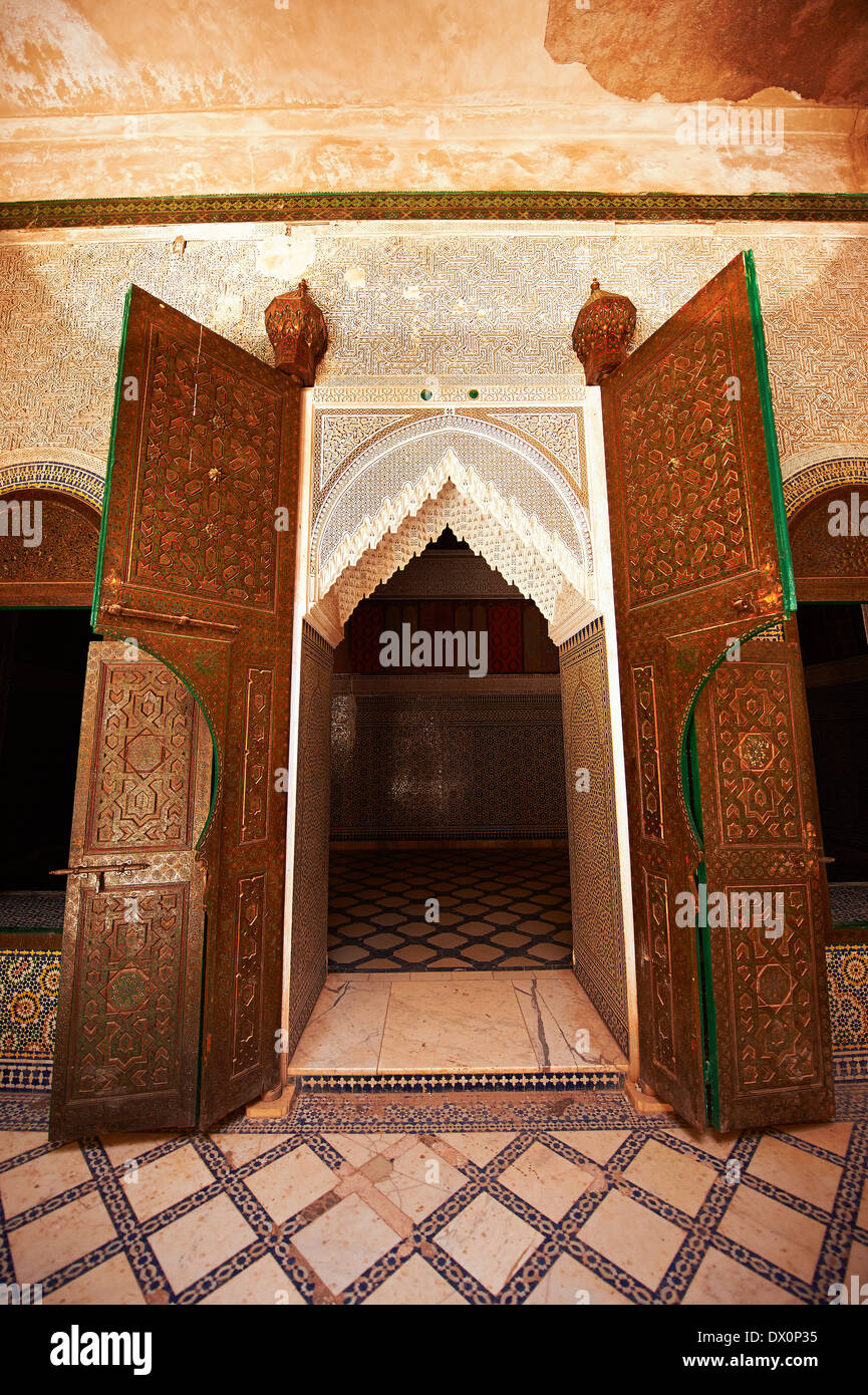 Berber Mocarabe Honeycomb work plaster and Zellige decorative tiles of ...
