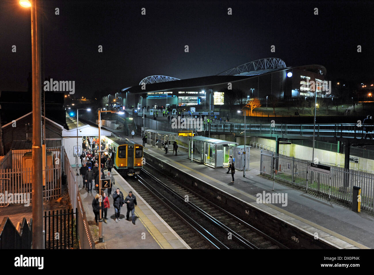 American football stadium crowd hi-res stock photography and images - Alamy