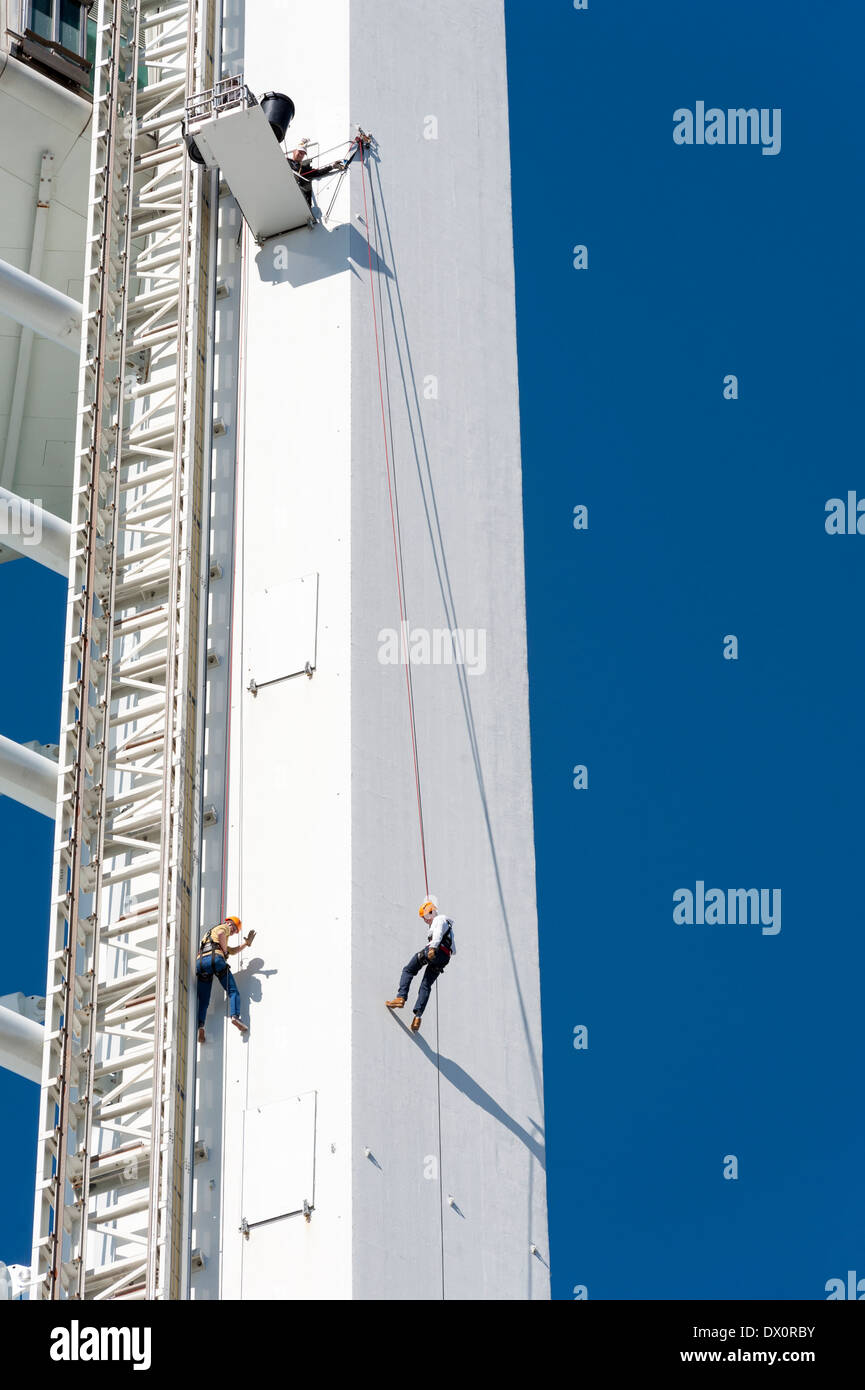Men abseiling hi-res stock photography and images - Alamy
