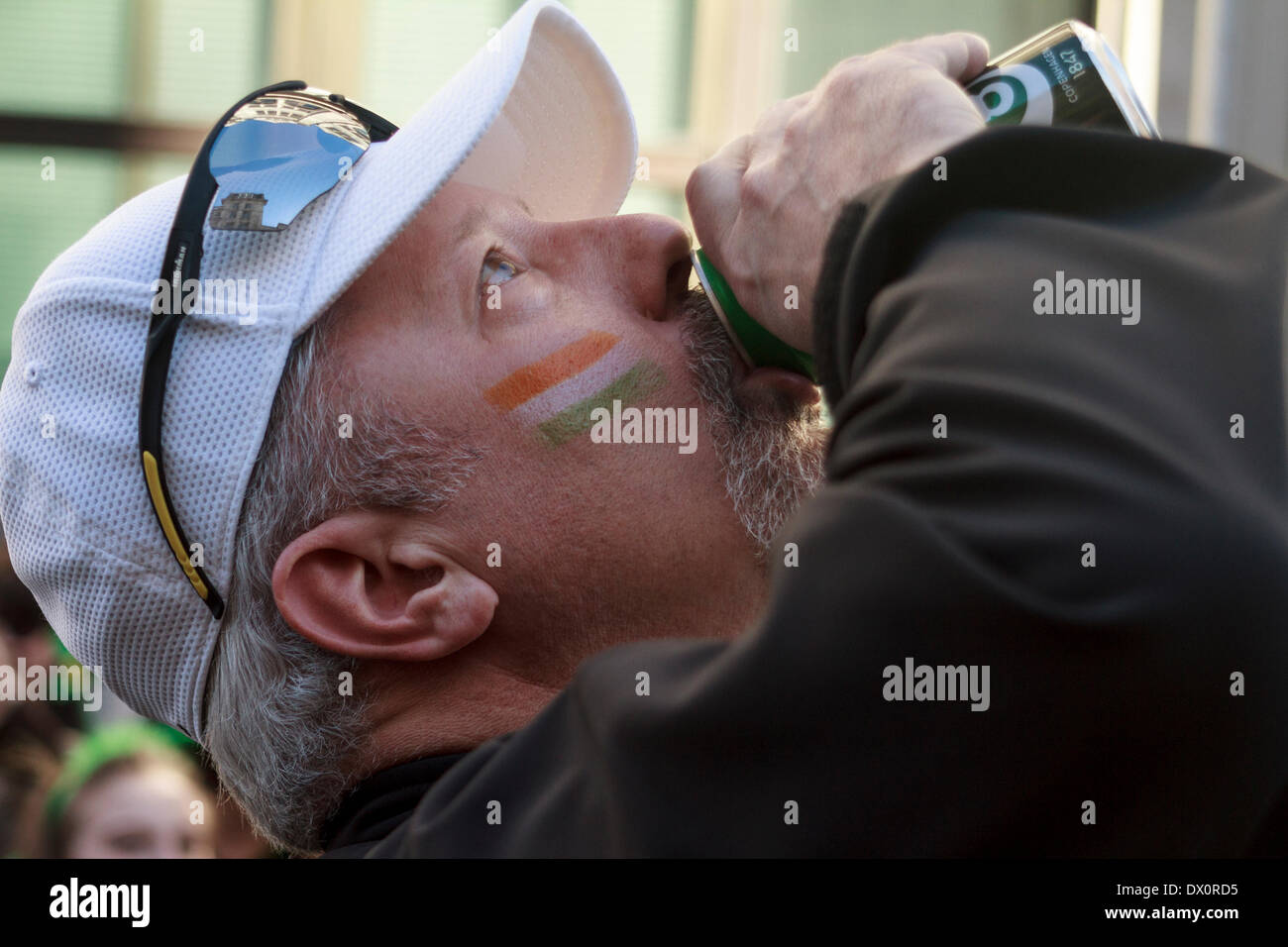 Man drinking beer can uk hi-res stock photography and images - Alamy