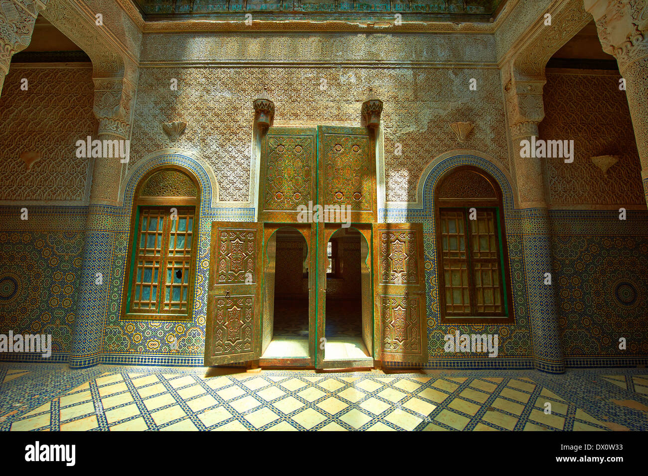 Berber mocarabe honeycomb work plaster hi-res stock photography and ...