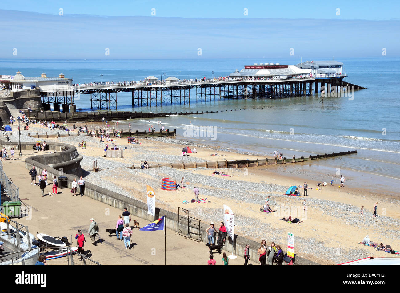 Cromer beach and pier hi-res stock photography and images - Alamy
