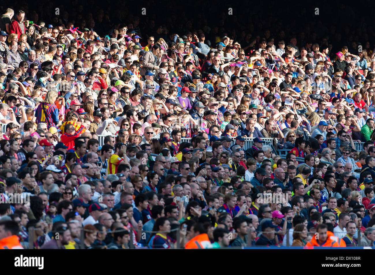 Camp nou crowd hi-res stock photography and images - Alamy