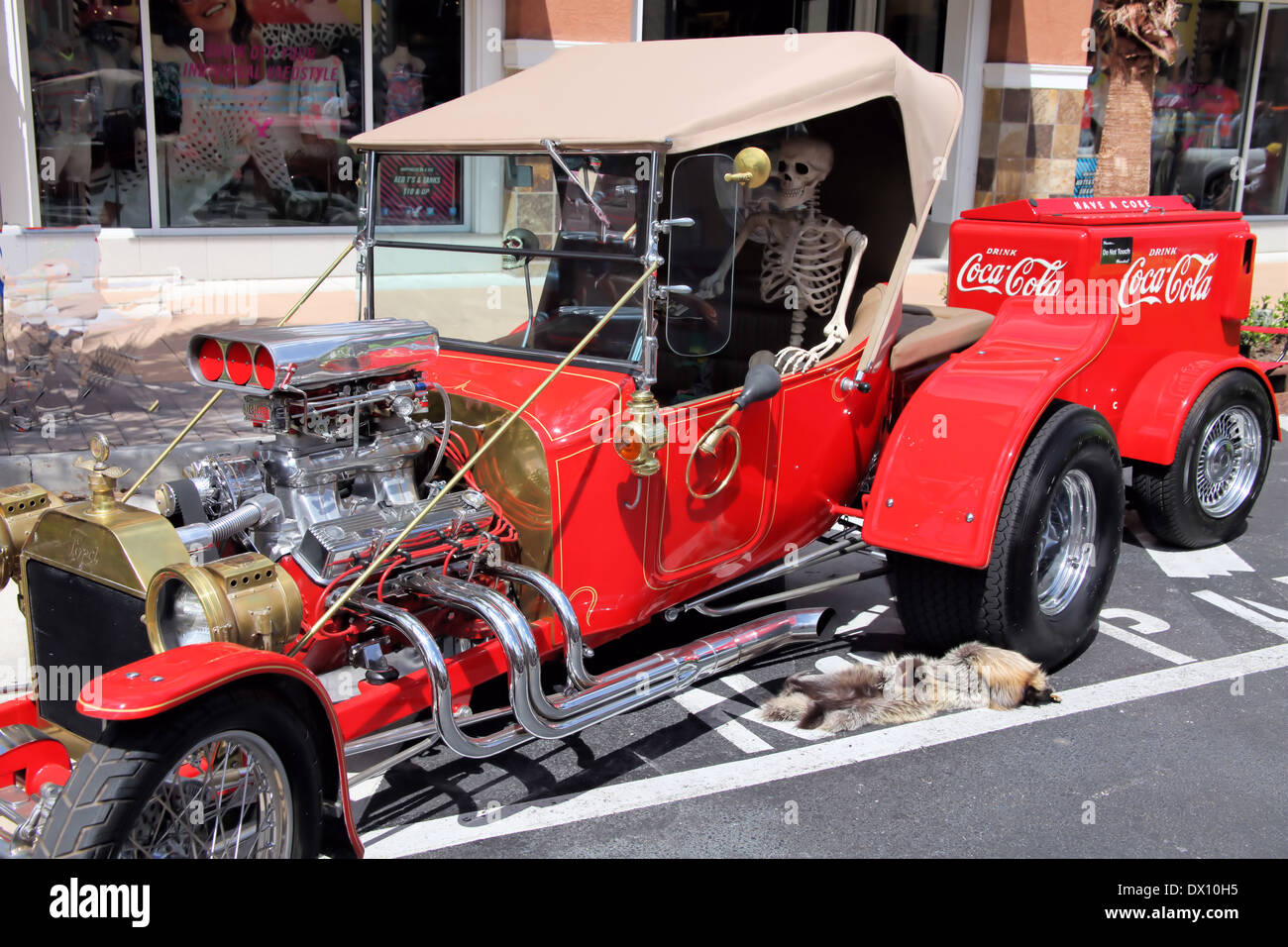 HOT ROD,CLASSIC CAR WITH COKE TRAILER Stock Photo - Alamy