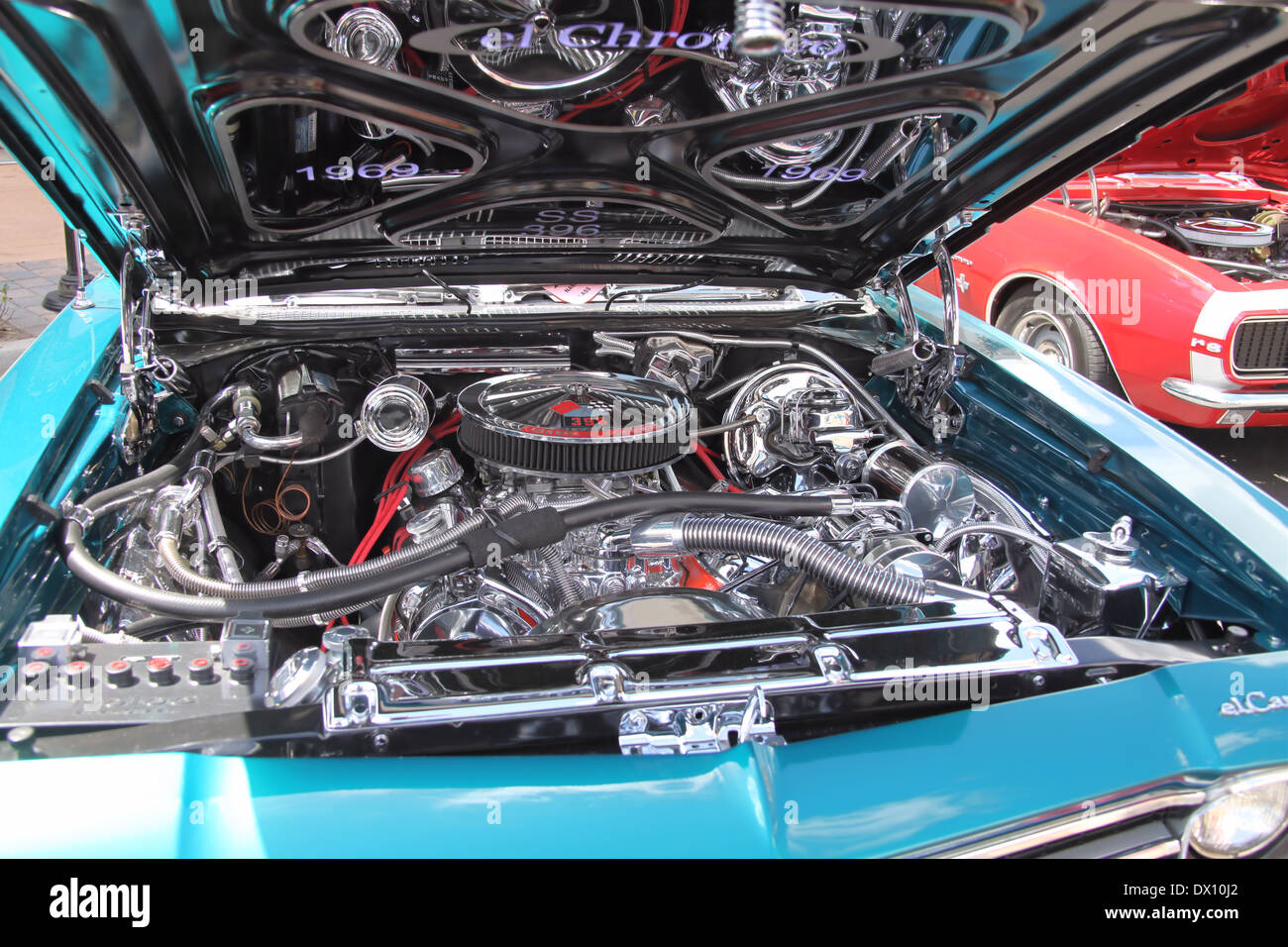 CLASSIC CAR,ENGINE COMPARTMENT Stock Photo - Alamy