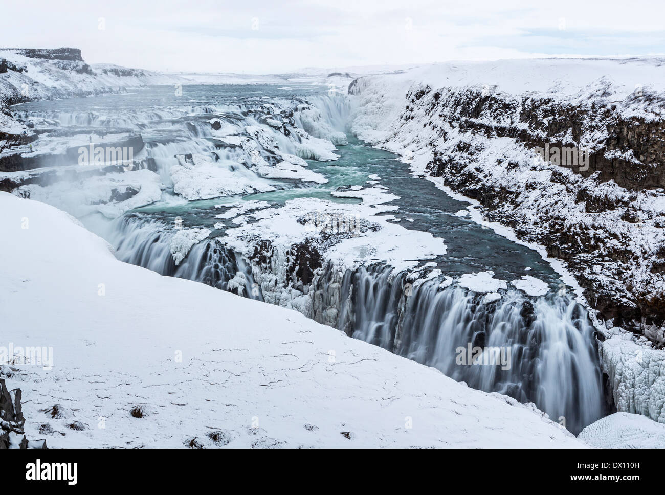A half frozen waterfall hi-res stock photography and images - Alamy