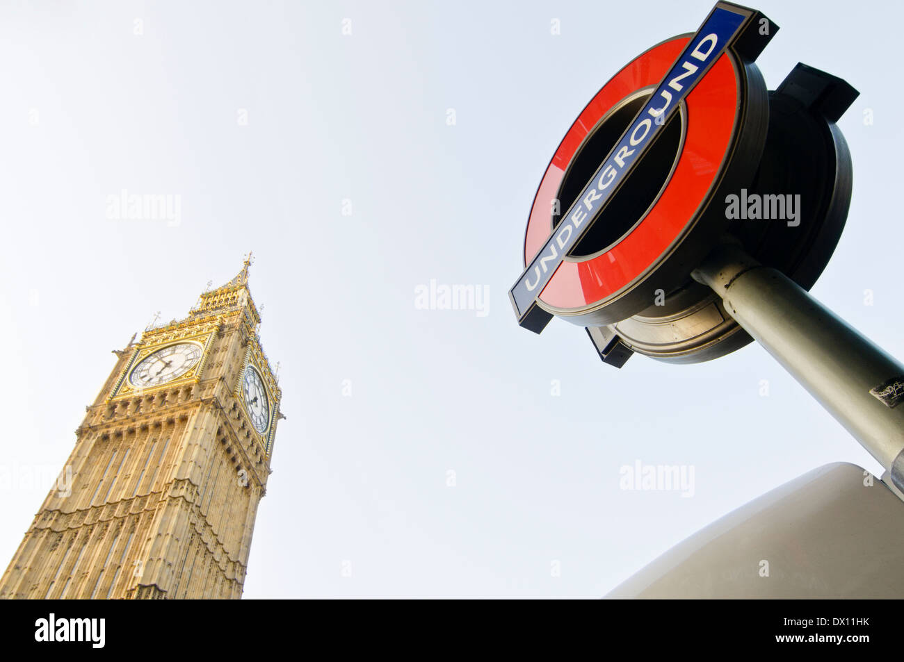 Tfl symbol hi-res stock photography and images - Alamy