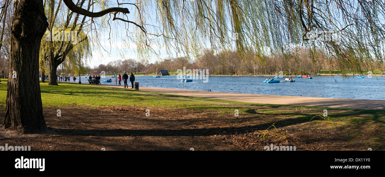 Panoramic view of the beautiful Serpentine in Hyde Park, London Stock ...
