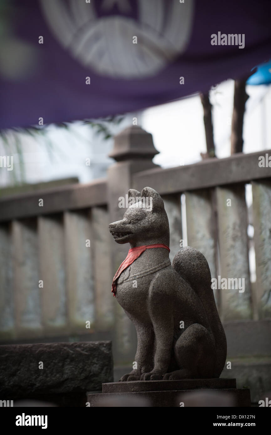 Guardian Of The Temple, Nezu Shrine, Tokyo, Japan Stock Photo - Alamy