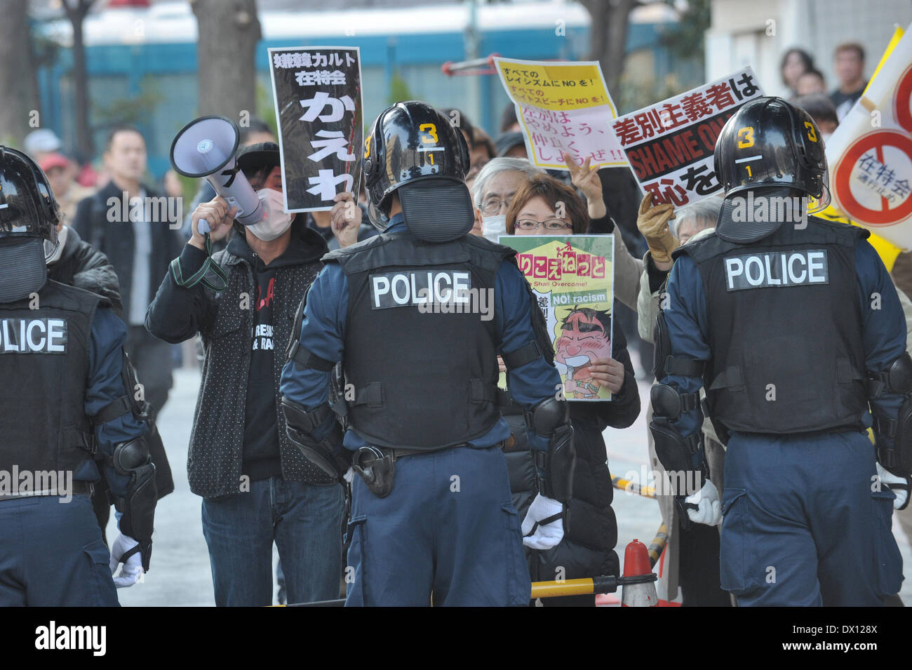 Tokyo, Japan. 16th Mar, 2014. Anti-racist Japanese clashed with members ...