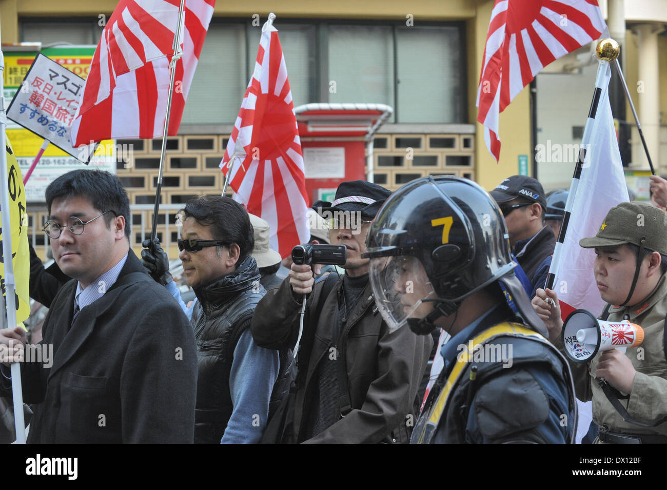 Tokyo, Japan. 16th Mar, 2014. Anti-racist Japanese clashed with members ...