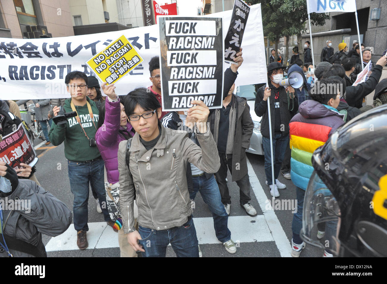 Tokyo, Japan. 16th Mar, 2014. Anti-racist Japanese clashed with members ...