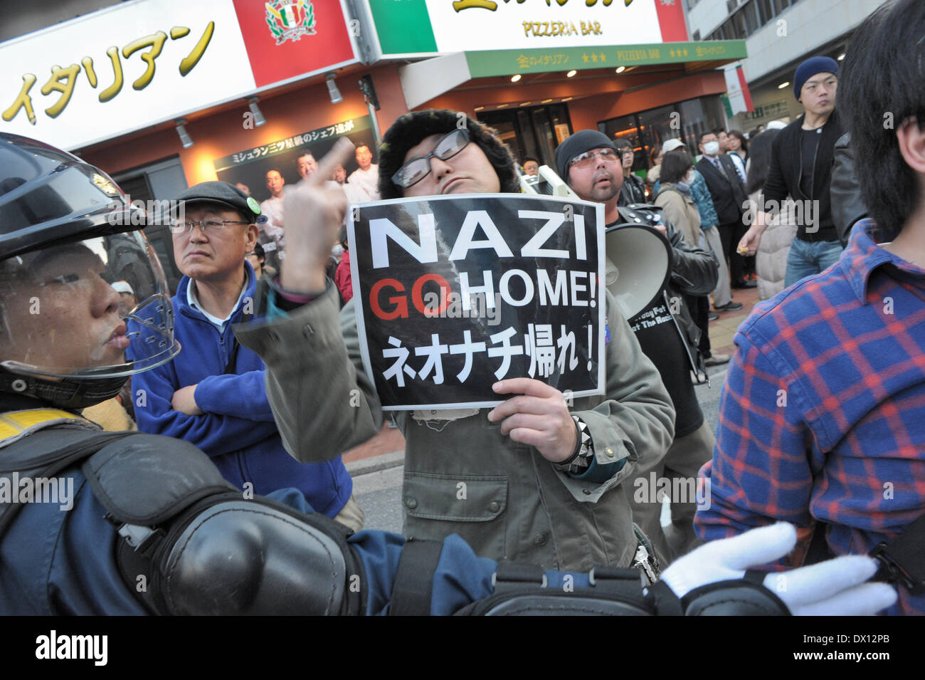 Tokyo, Japan. 16th Mar, 2014. Anti-racist Japanese clashed with members ...