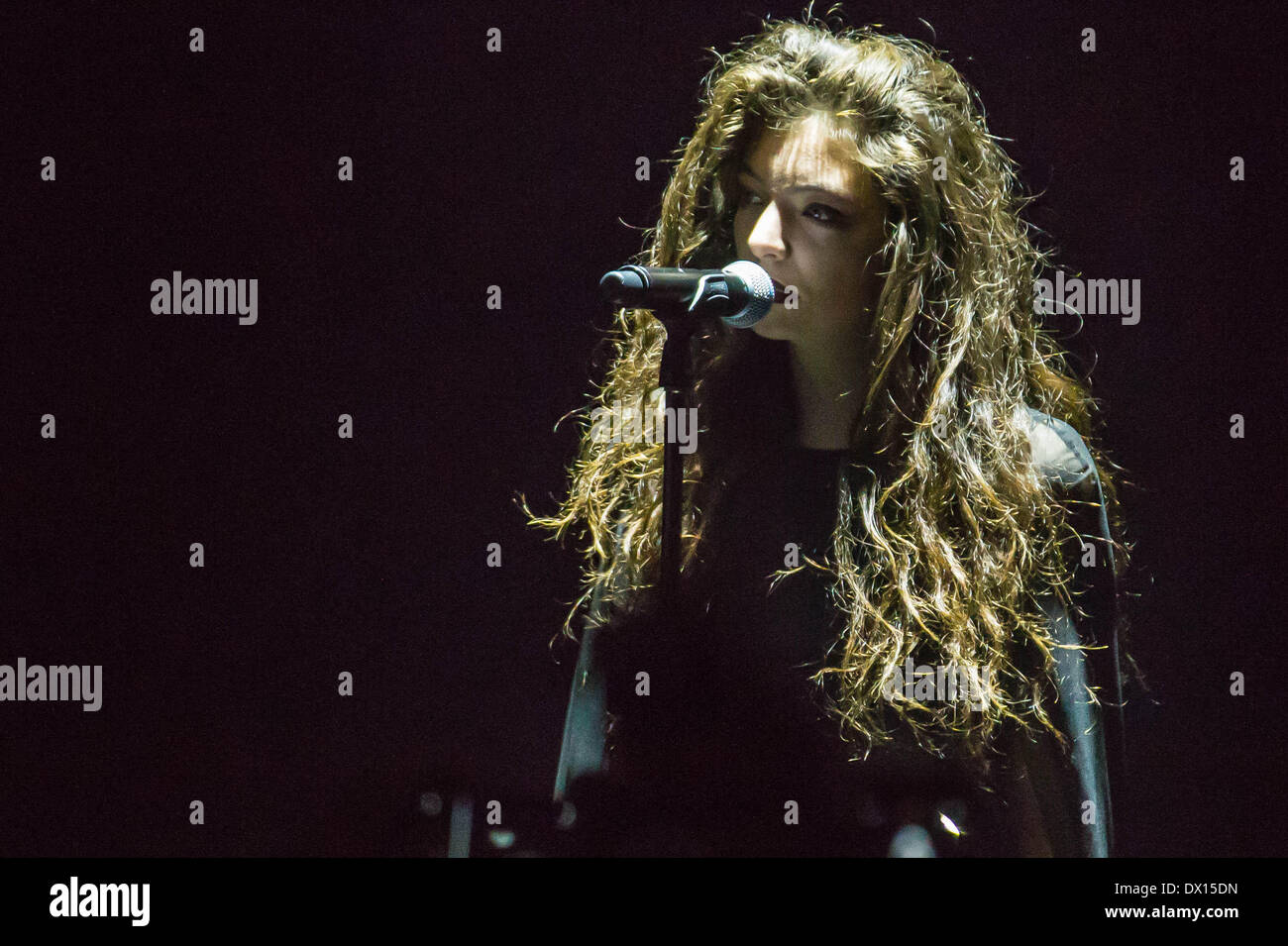 Lorde performing in concert hi-res stock photography and images - Alamy