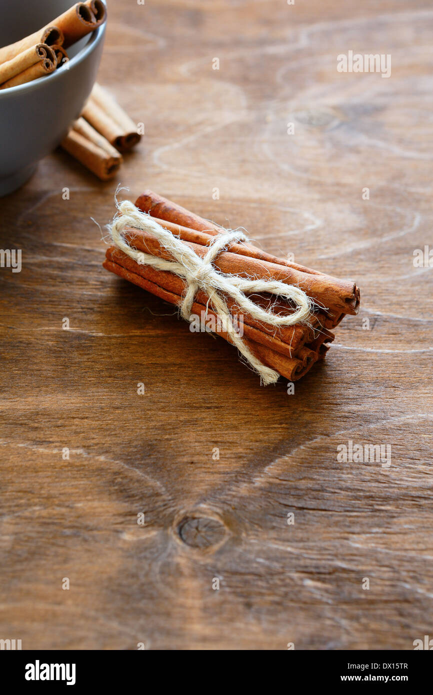 Cinnamon sticks tied hi-res stock photography and images - Alamy