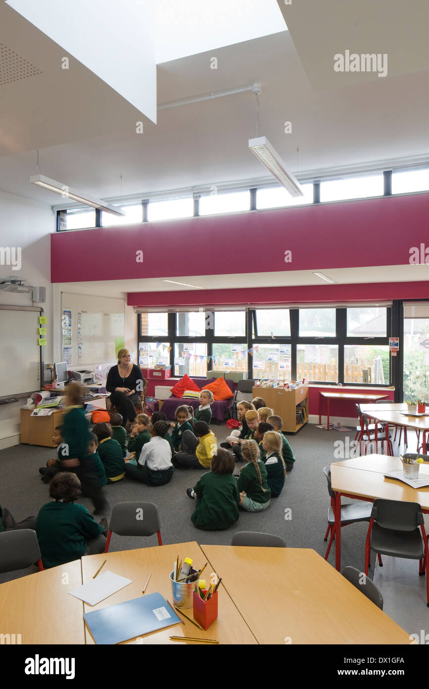 St peters primary school croydon hi-res stock photography and images ...