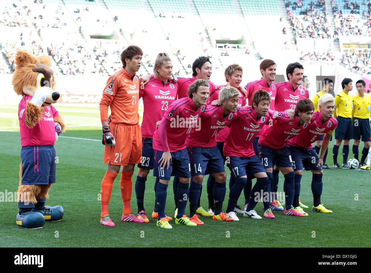 Osaka, Japan. 15th Mar, 2014. Cerezo Osaka team group line-up Football ...