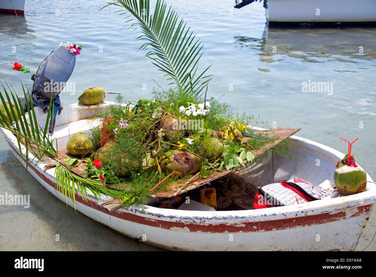 Boat with coconut on floating market Stock Photo - Alamy