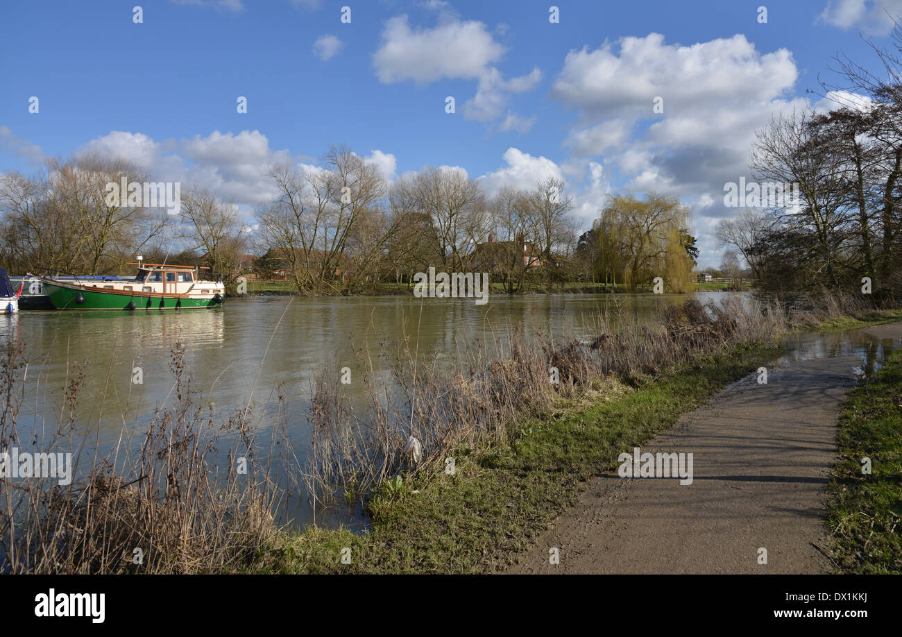 River thames in reading hi-res stock photography and images - Alamy