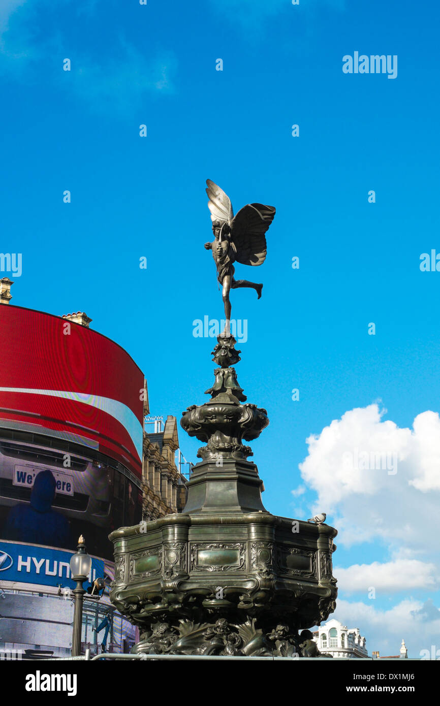 The statue of eros in piccadilly circus hi-res stock photography and ...