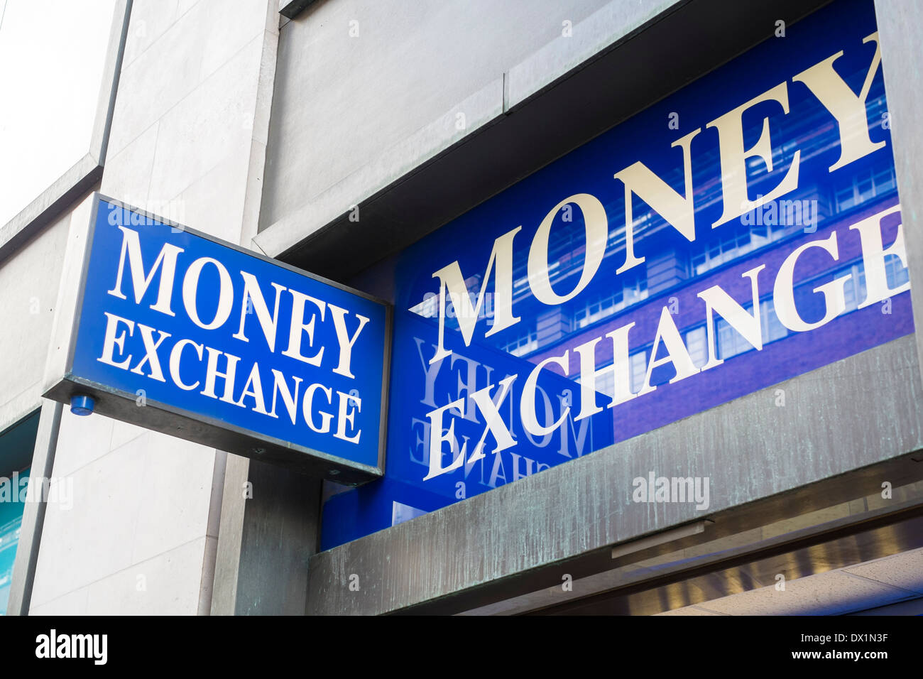 Money exchange shop front display Stock Photo - Alamy