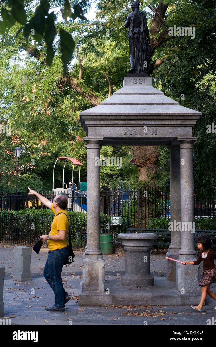 Tompkins square park avenue b hi-res stock photography and images - Alamy