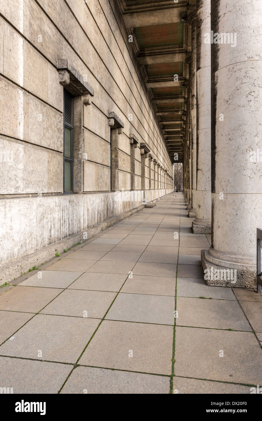 Tall column hi-res stock photography and images - Alamy