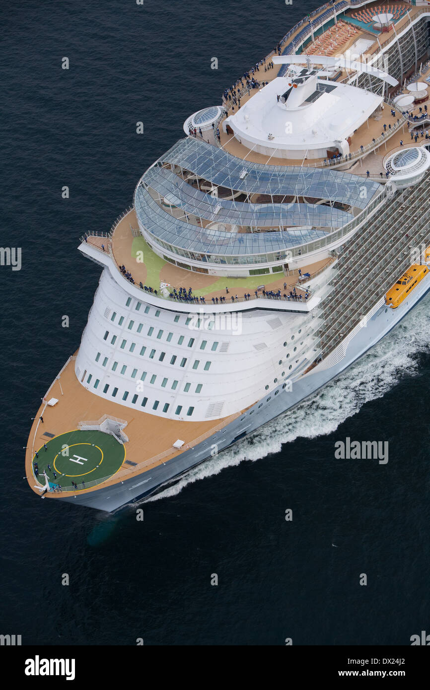 Allure of the seas cruise ship hi-res stock photography and images - Alamy