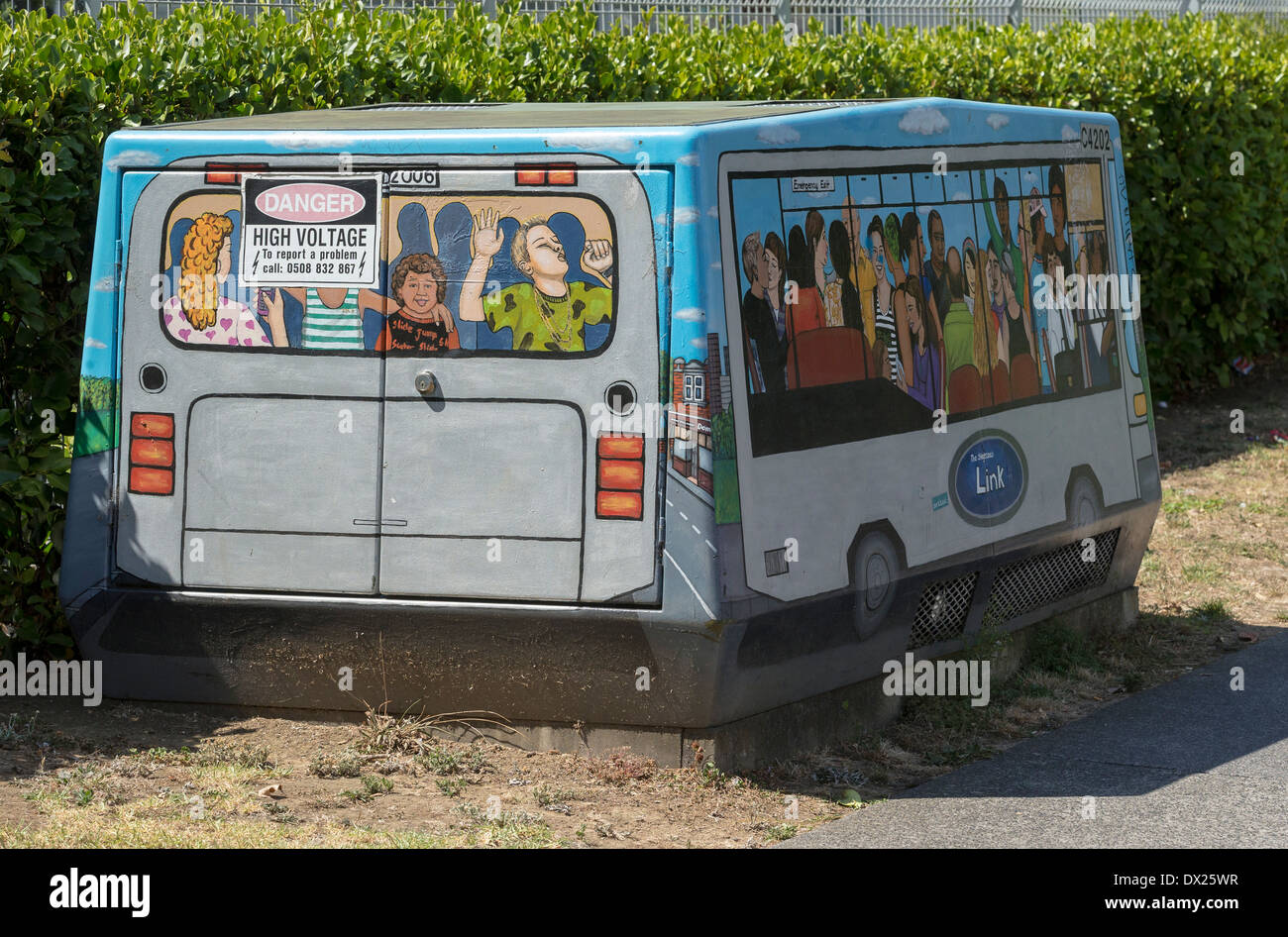 Roadside cabinet telecommunications hi-res stock photography and images ...