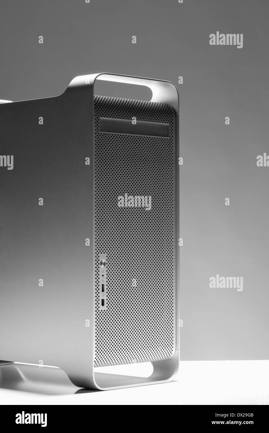 Desktop computer hi-res stock photography and images - Alamy