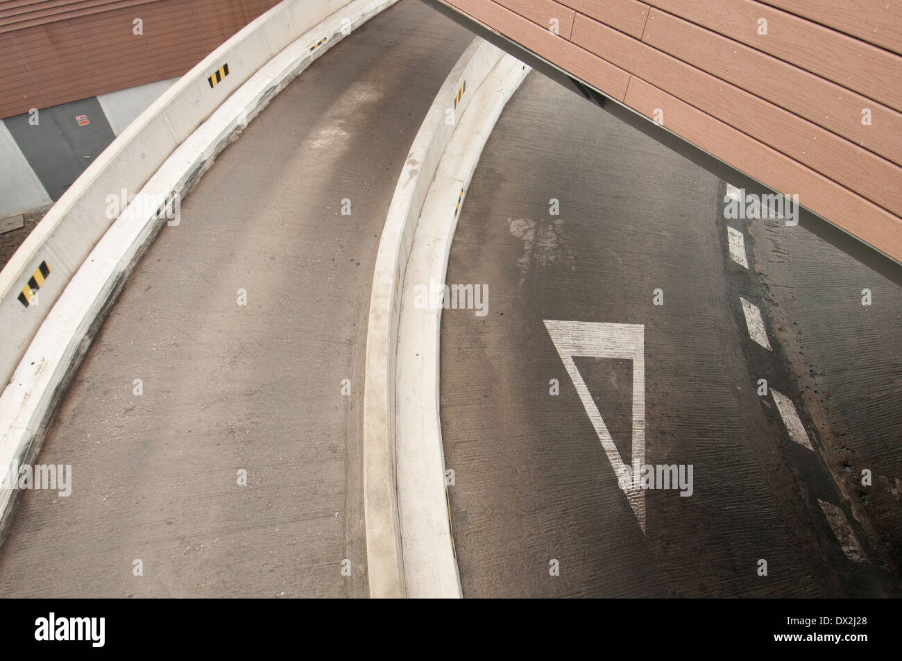 Ramp underground garage parking hi-res stock photography and images - Alamy