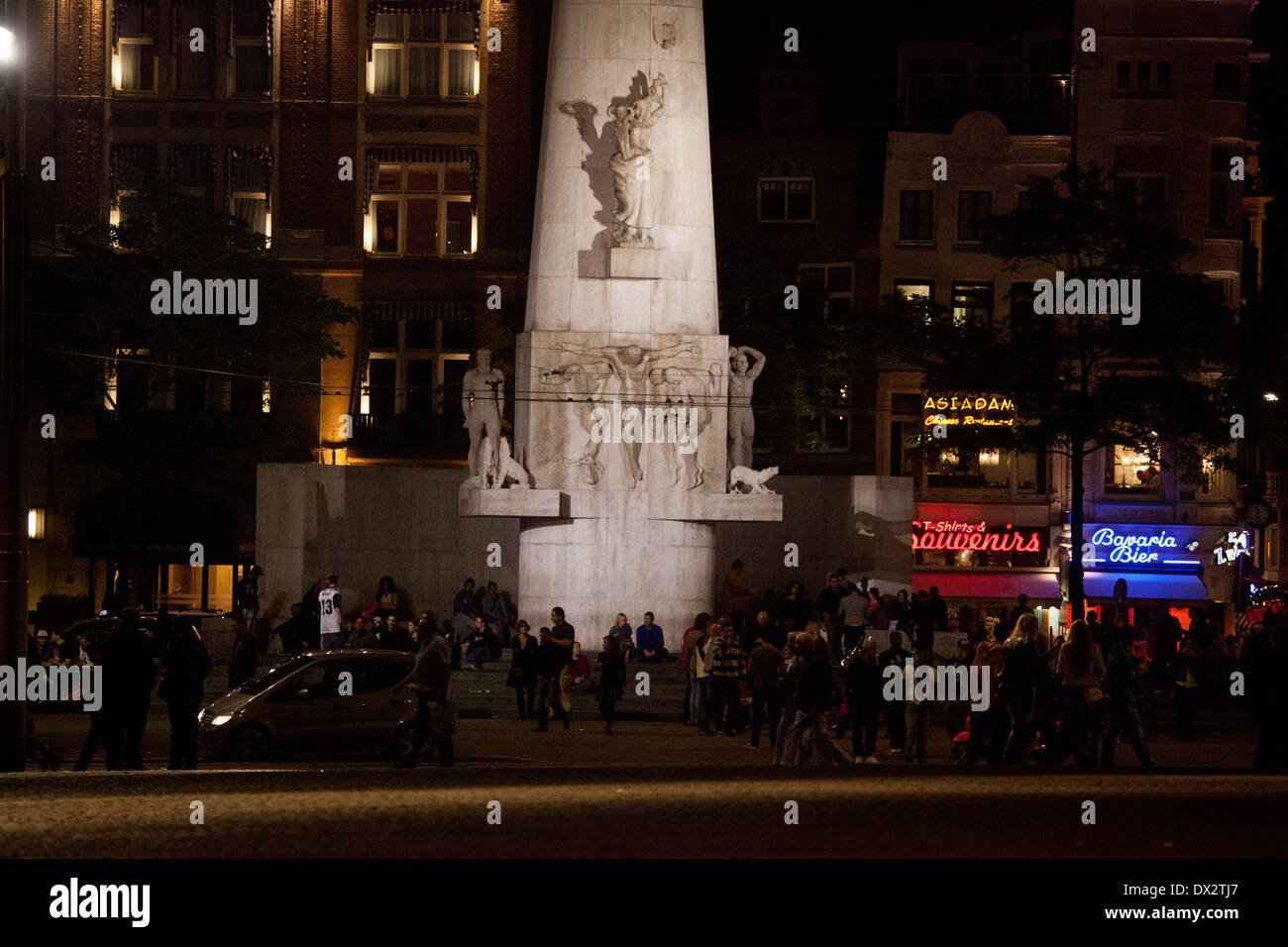 Dam square amsterdam night hi-res stock photography and images - Alamy