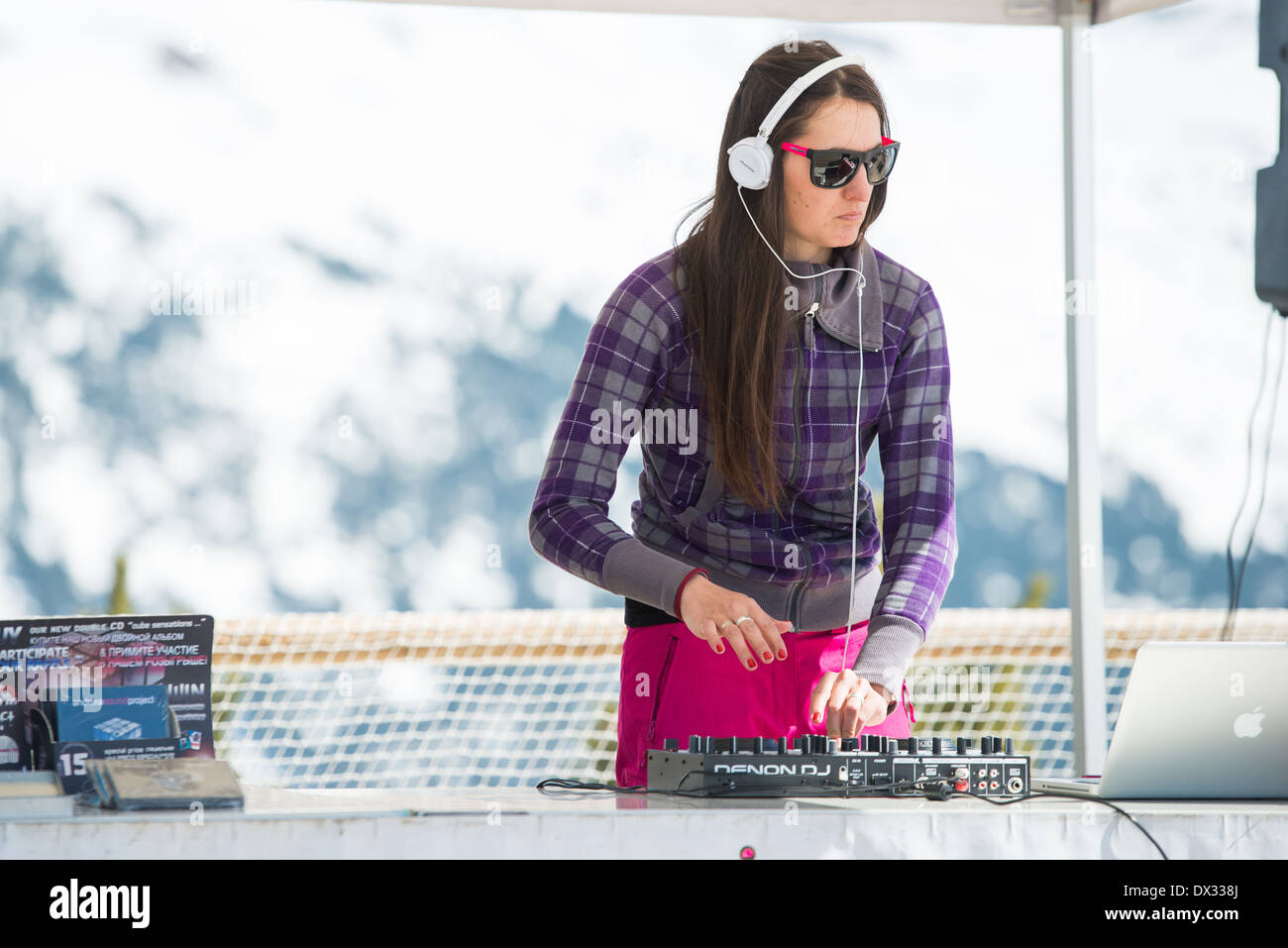 Female dj hi-res stock photography and images - Alamy
