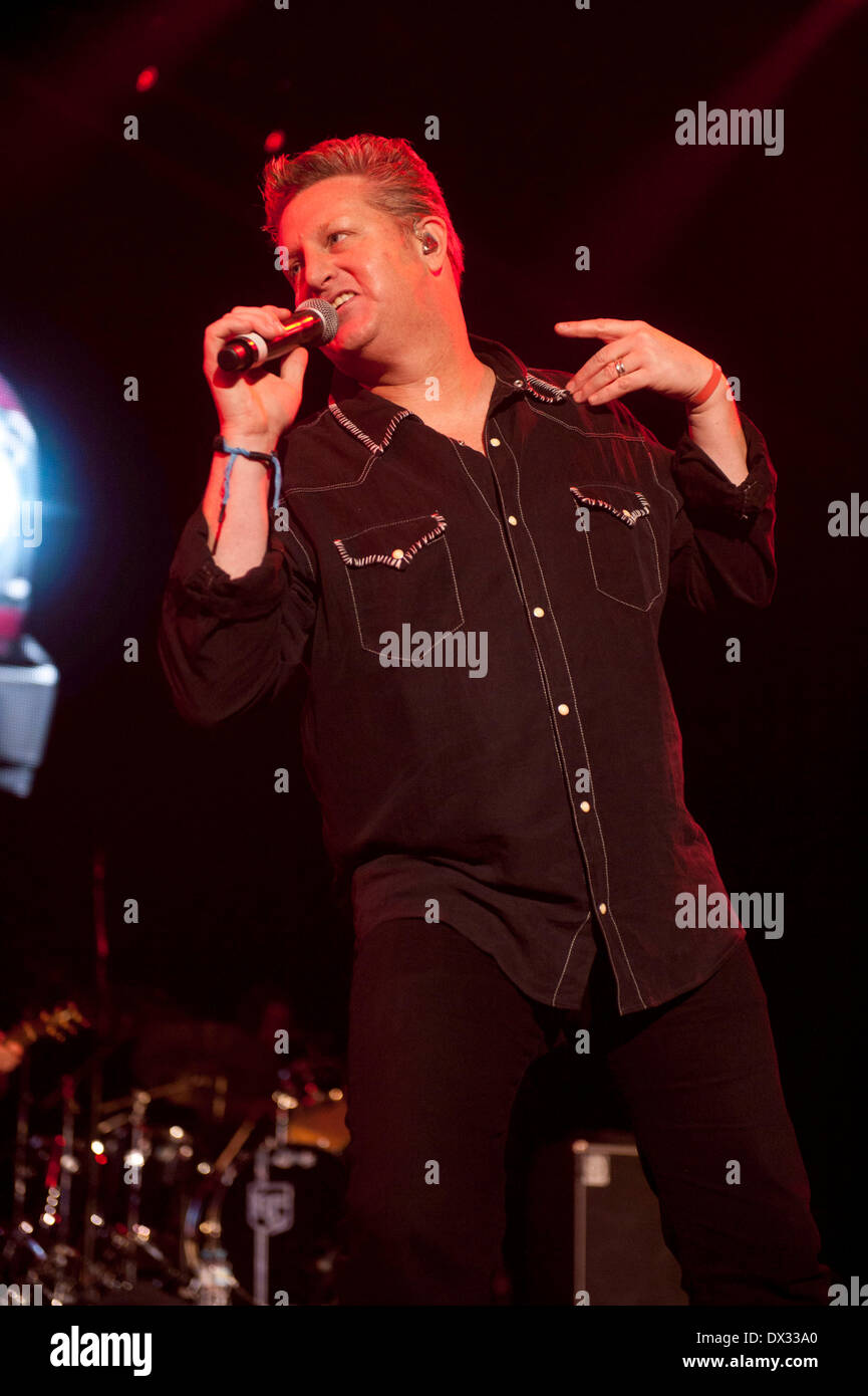 Country to country festival at the o2 arena hi-res stock photography ...