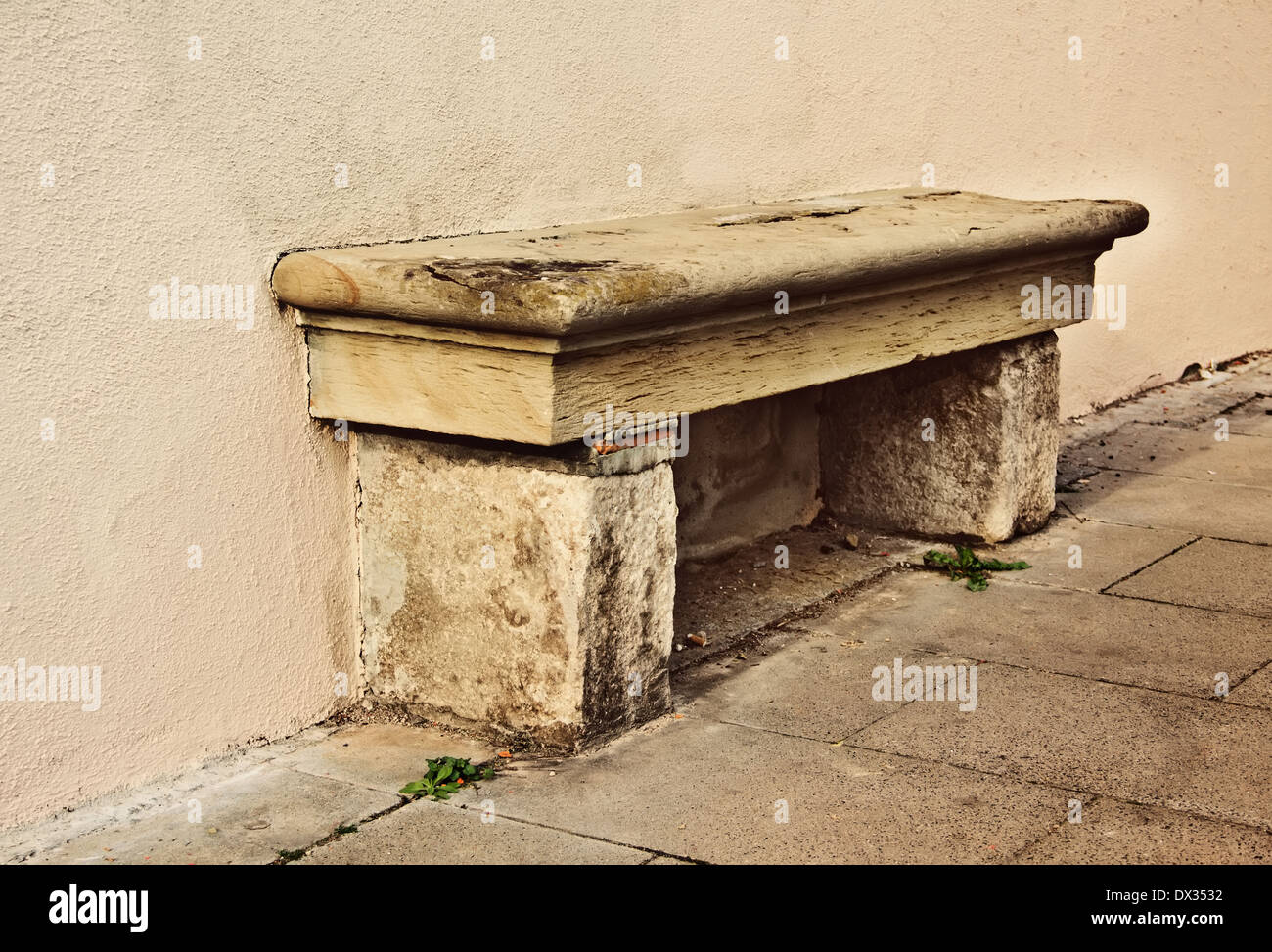 Vintage bench against a wall Stock Photo - Alamy