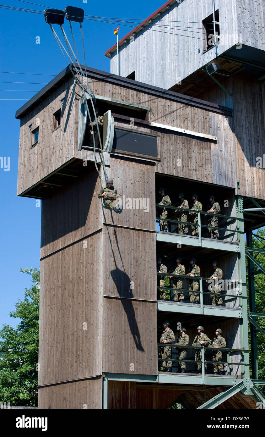 Airborne school hi-res stock photography and images - Alamy